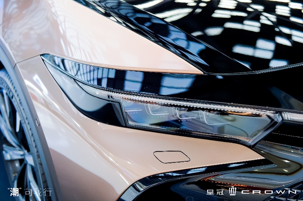 Crown SportCross: the perfect combination of luxury driving and modern ...