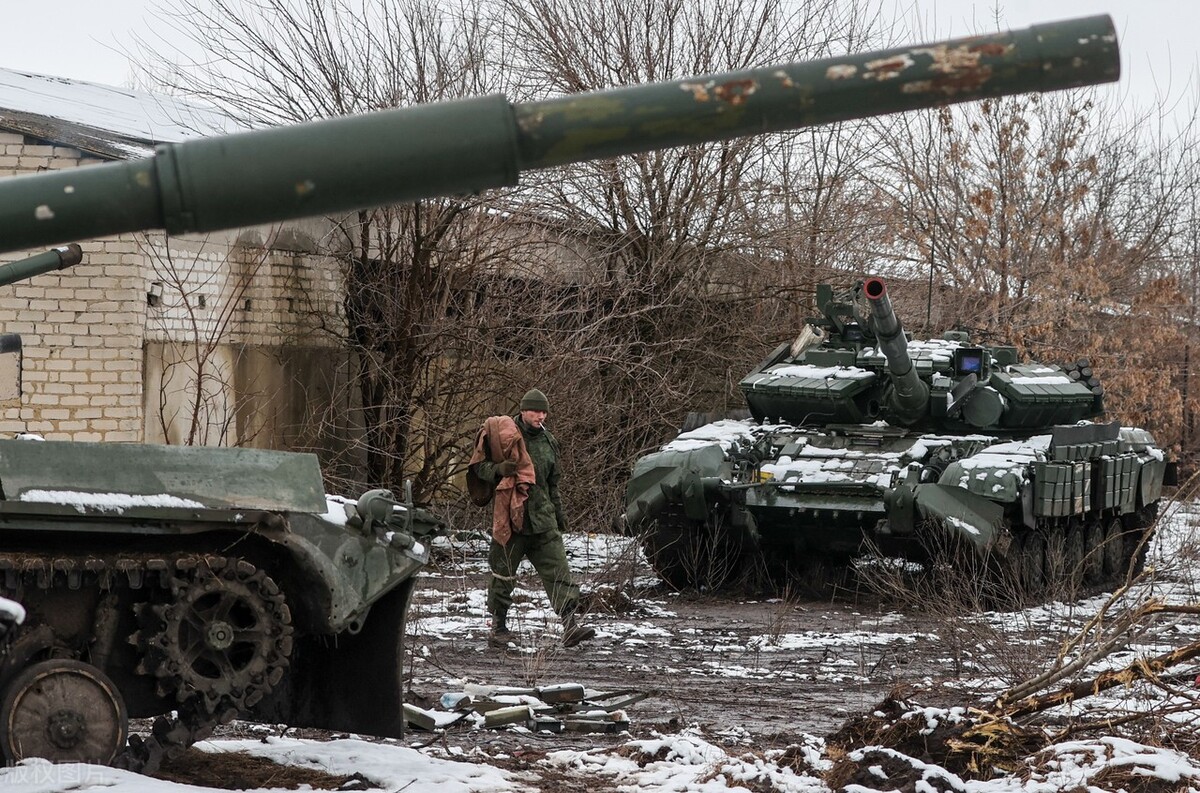 The embarrassment of the tank in the freezing cold - iNEWS