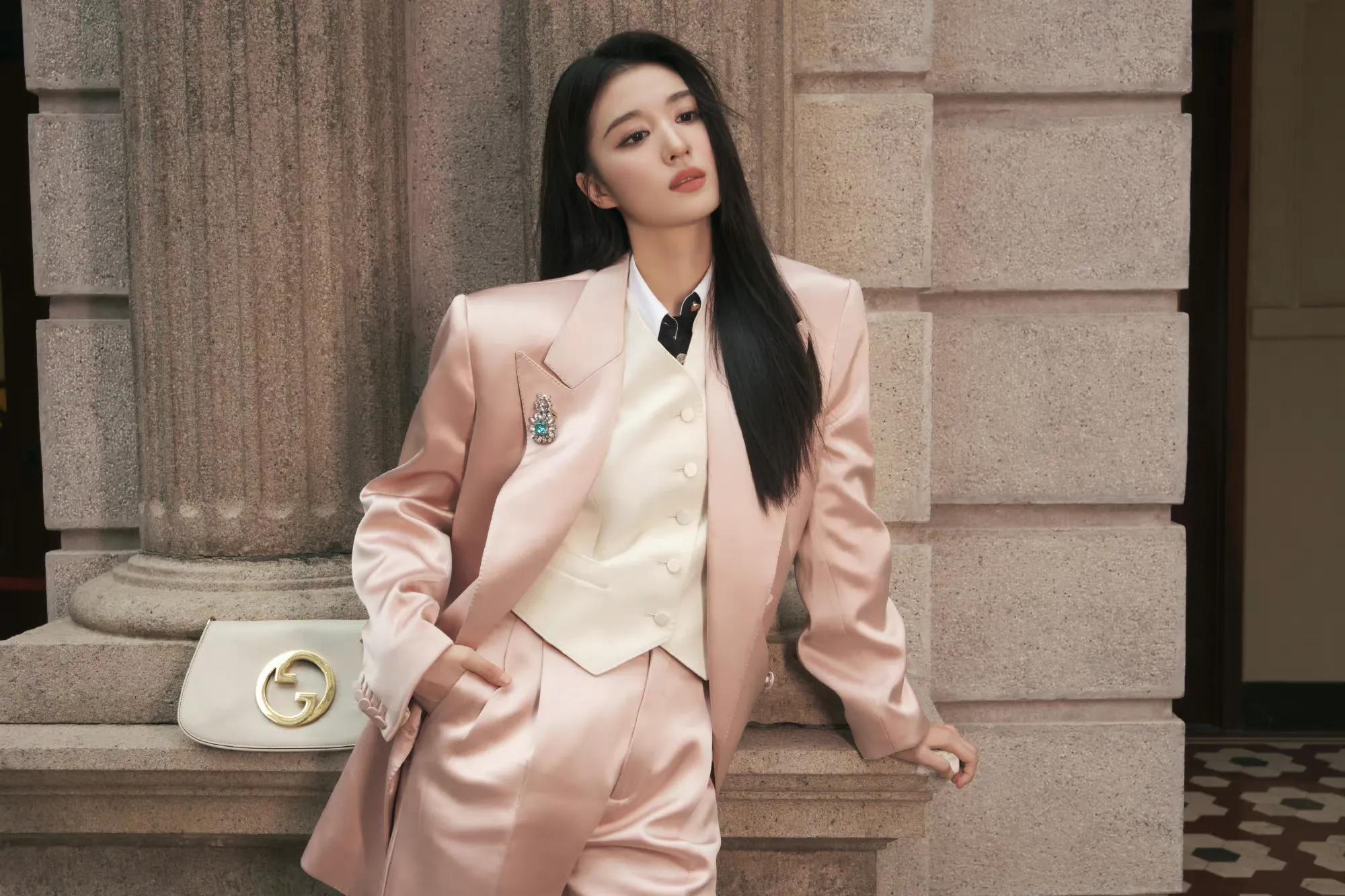 Beautiful picture of Wang Churan - iNEWS