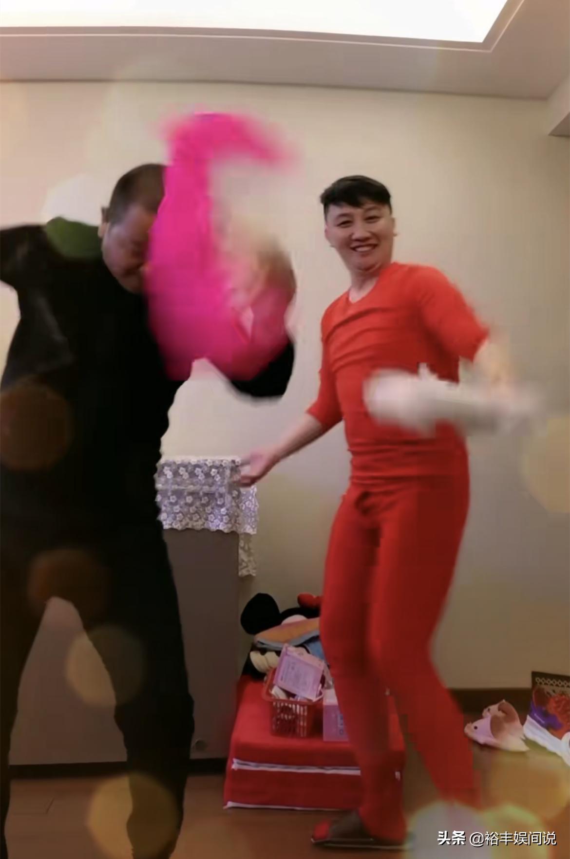 Yang Shulin wears red autumn clothes and long pants to welcome the new ...