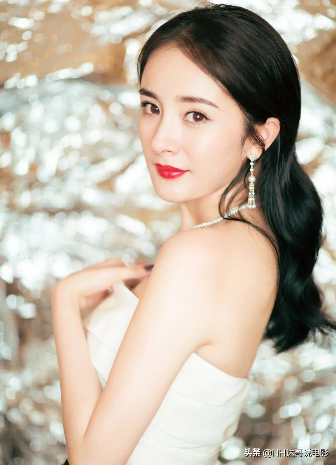 Sexy beauty Yang Mi, powerful and beautiful - iNEWS
