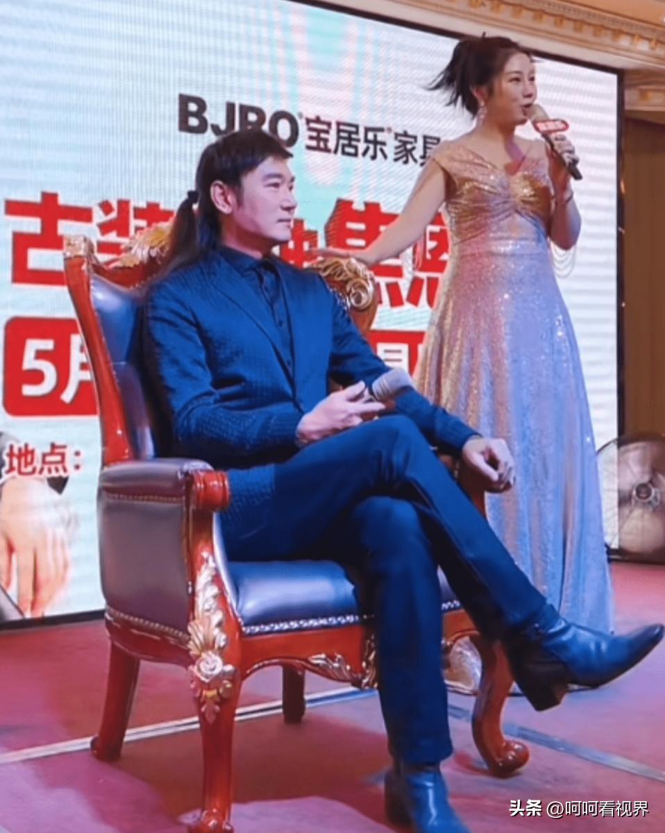 Remember Li Xunhuan from "Little Li Flying Knife"? Now 55 years old, Jiao Enjun is still ...