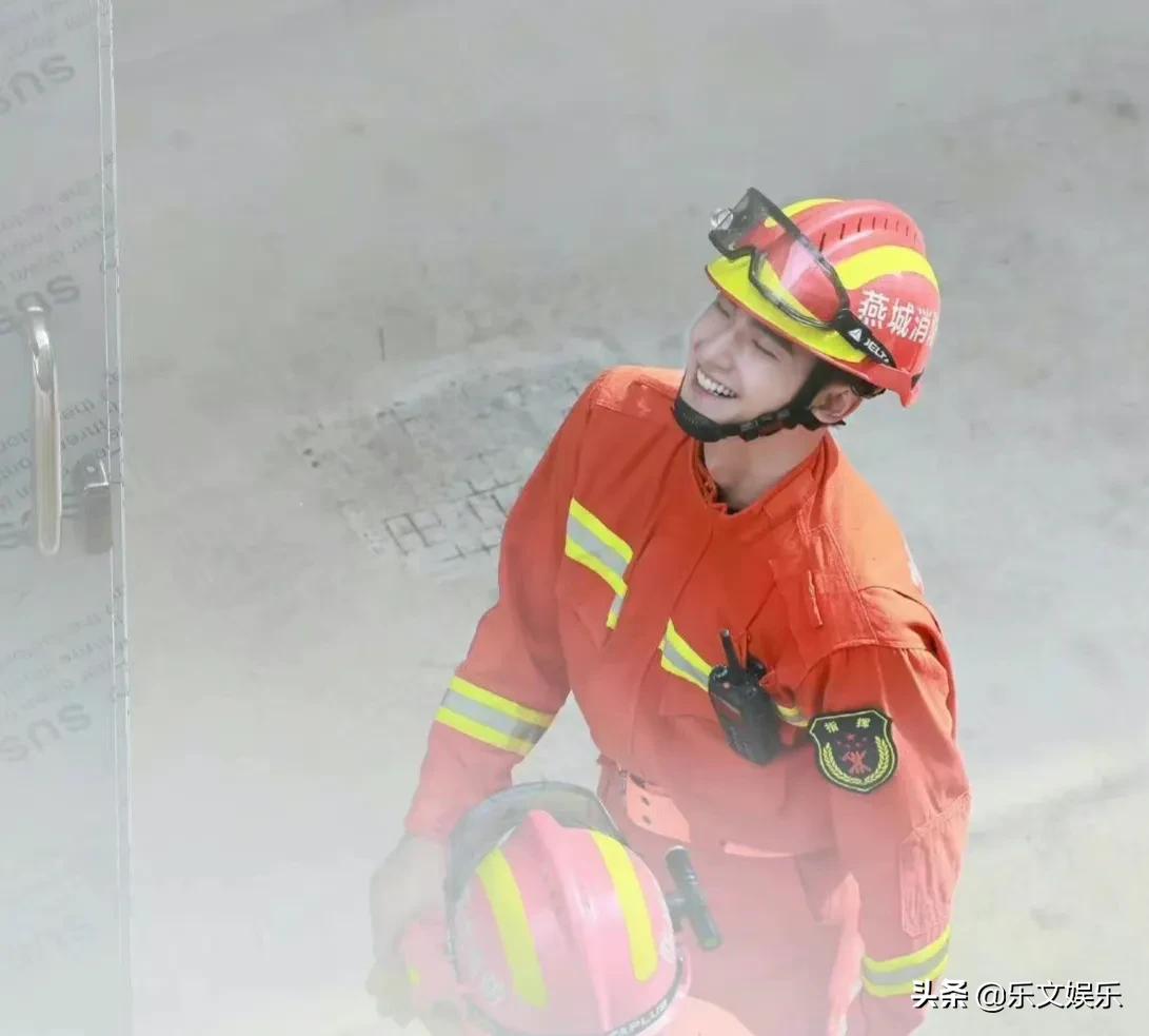 Yang Yang's new drama as a firefighter is heroic and valiant, which ...