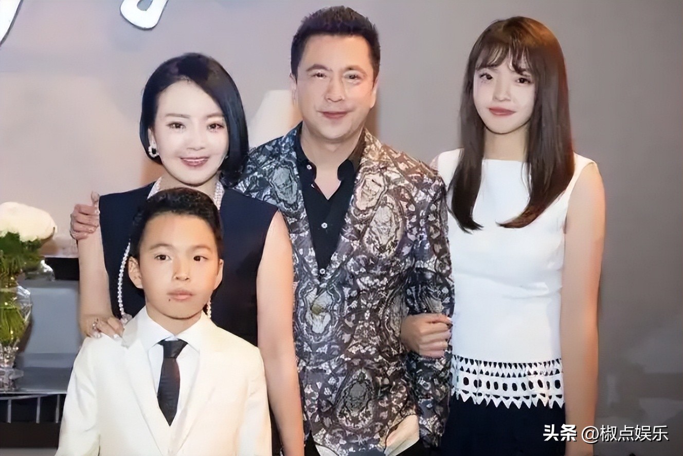 Another rich family's love affair is exposed!Huayi's daughter Wang Wen also lay in the other's ...