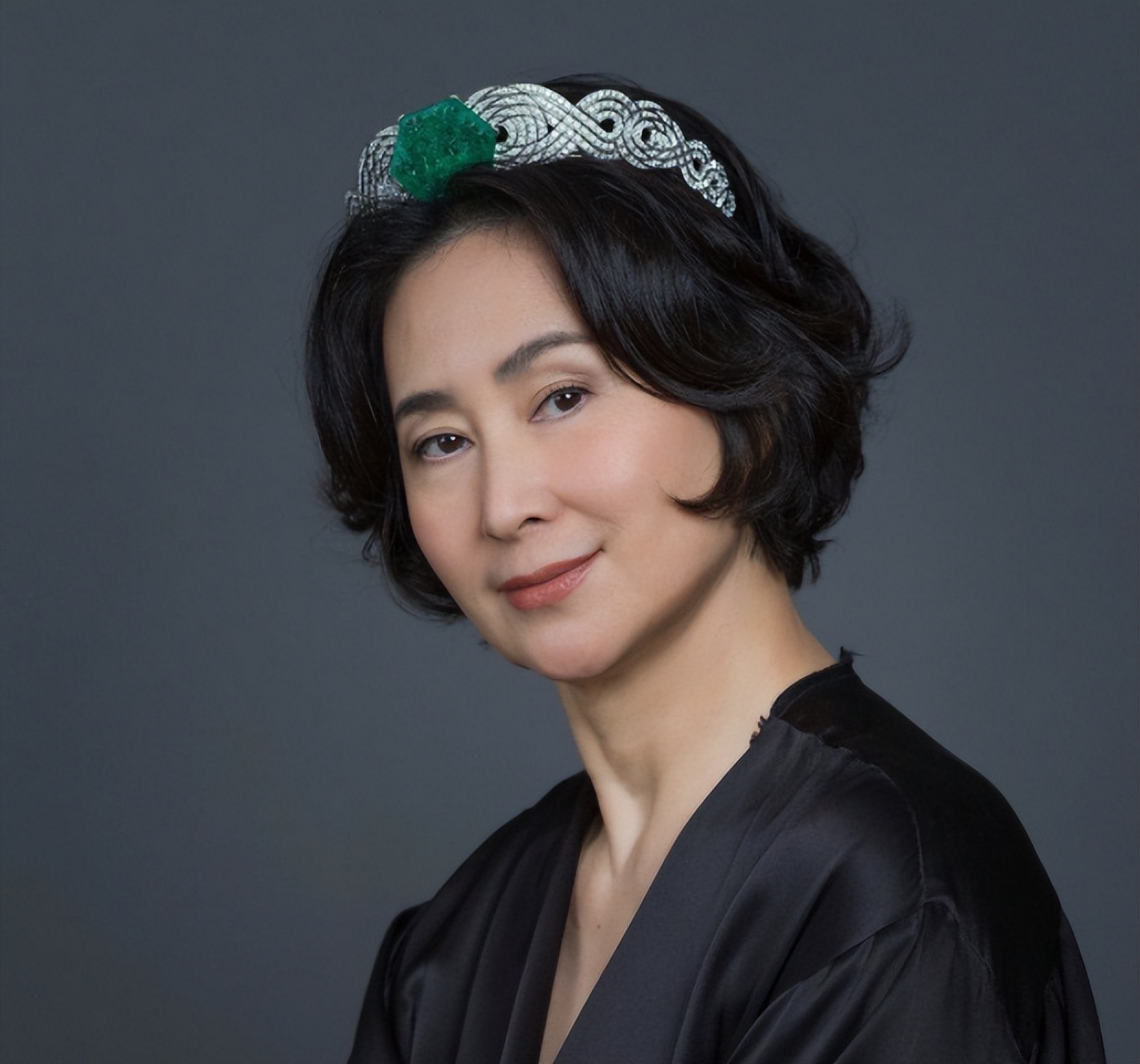 Lin Qingxia and He Chaoqiong wear the crown together, their ...