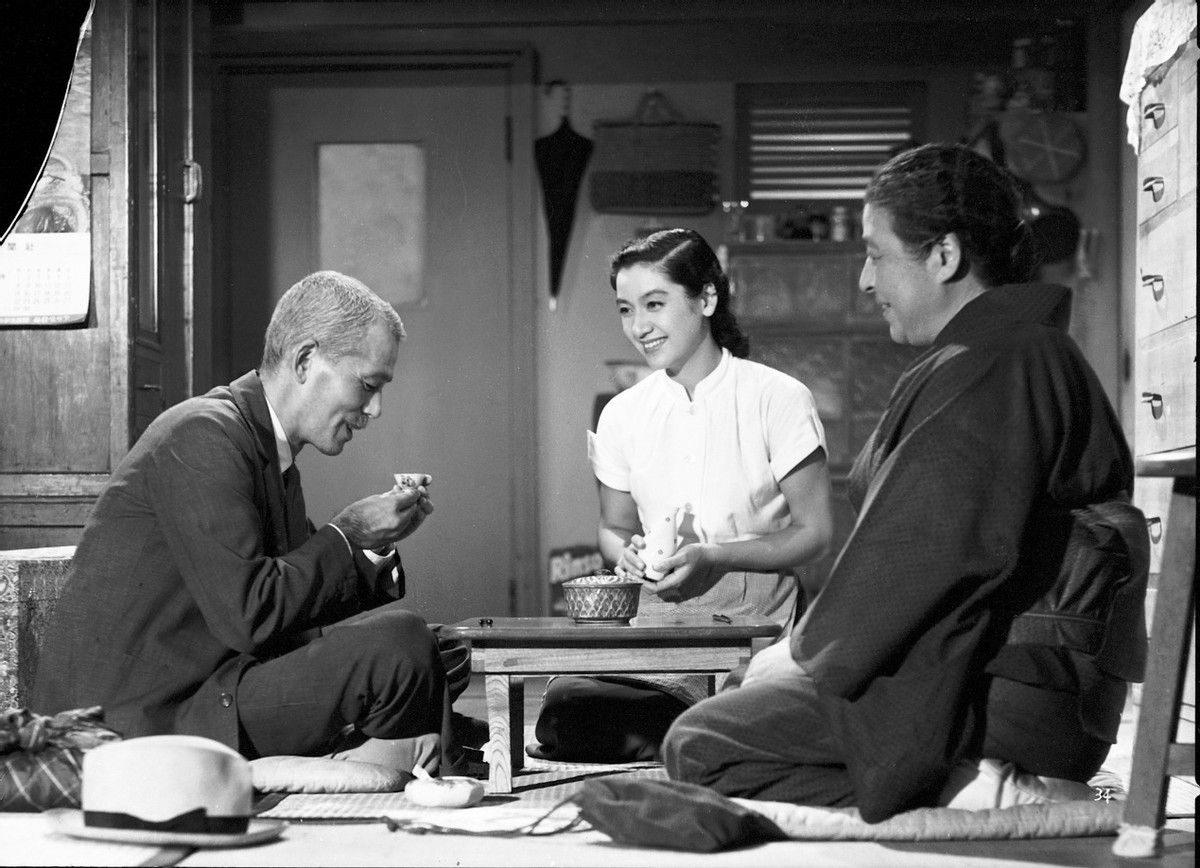 The movie "Tokyo Story" low camera photography conveys Japanese ...