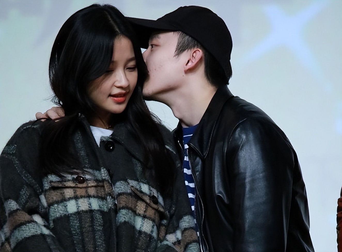 Sun Yi and Dong Zijian officially announced their divorce - iNEWS