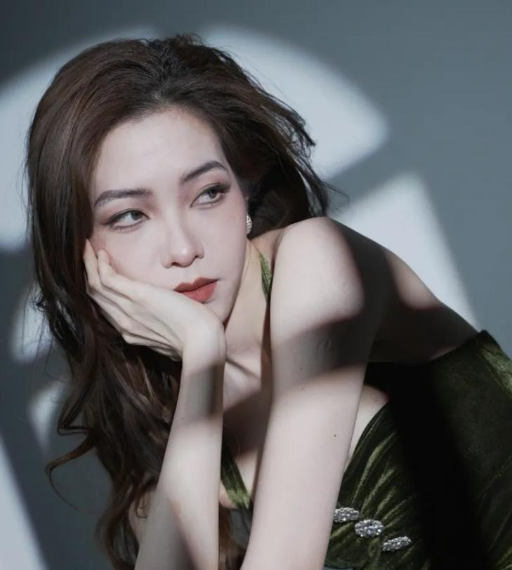 The LPL host is too hot! Xiran made a big move, the new photo shoot is ...