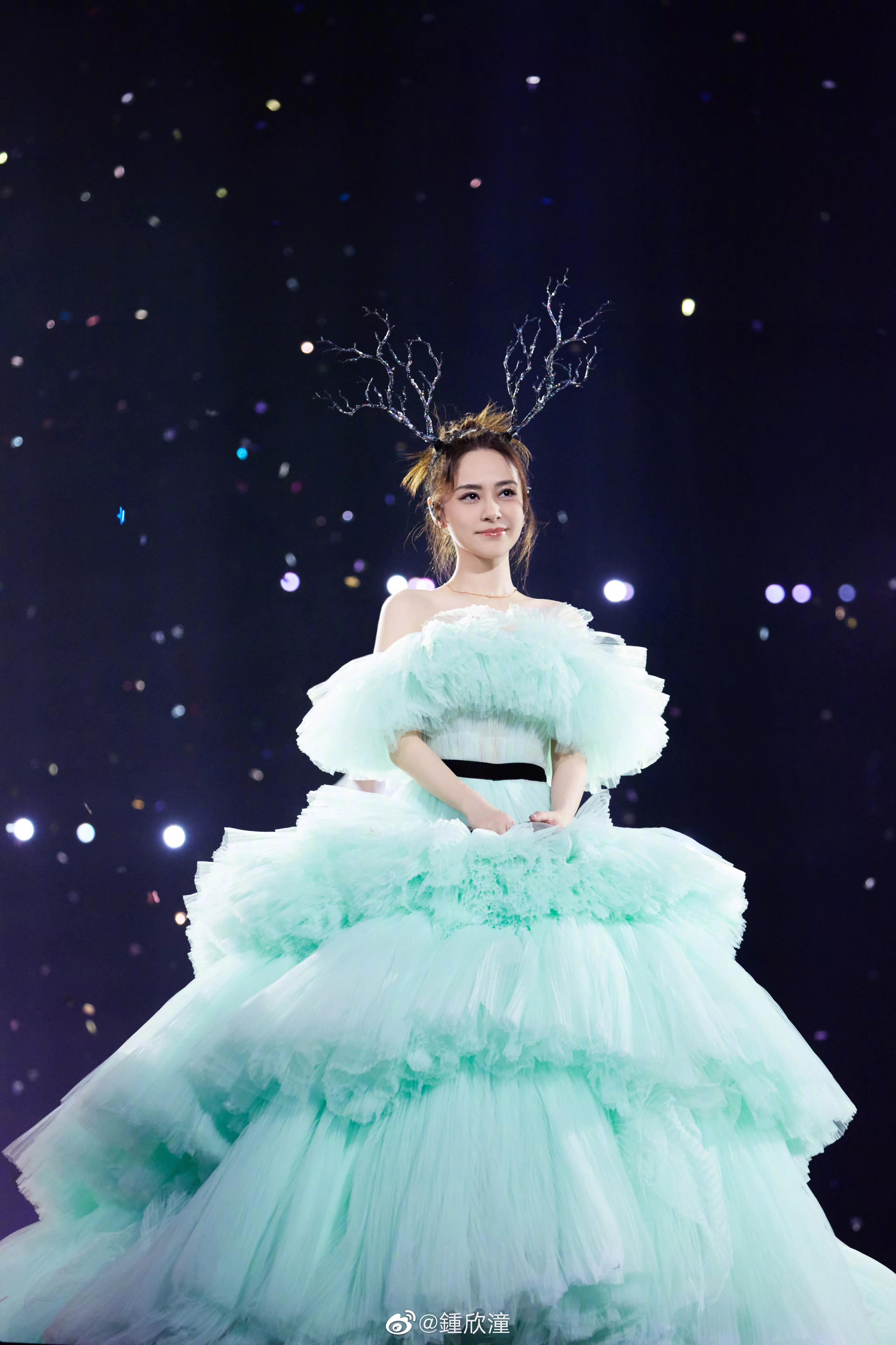 Zhong Xintong and Cai Zhuoyan fit together in a photo, charming and ...