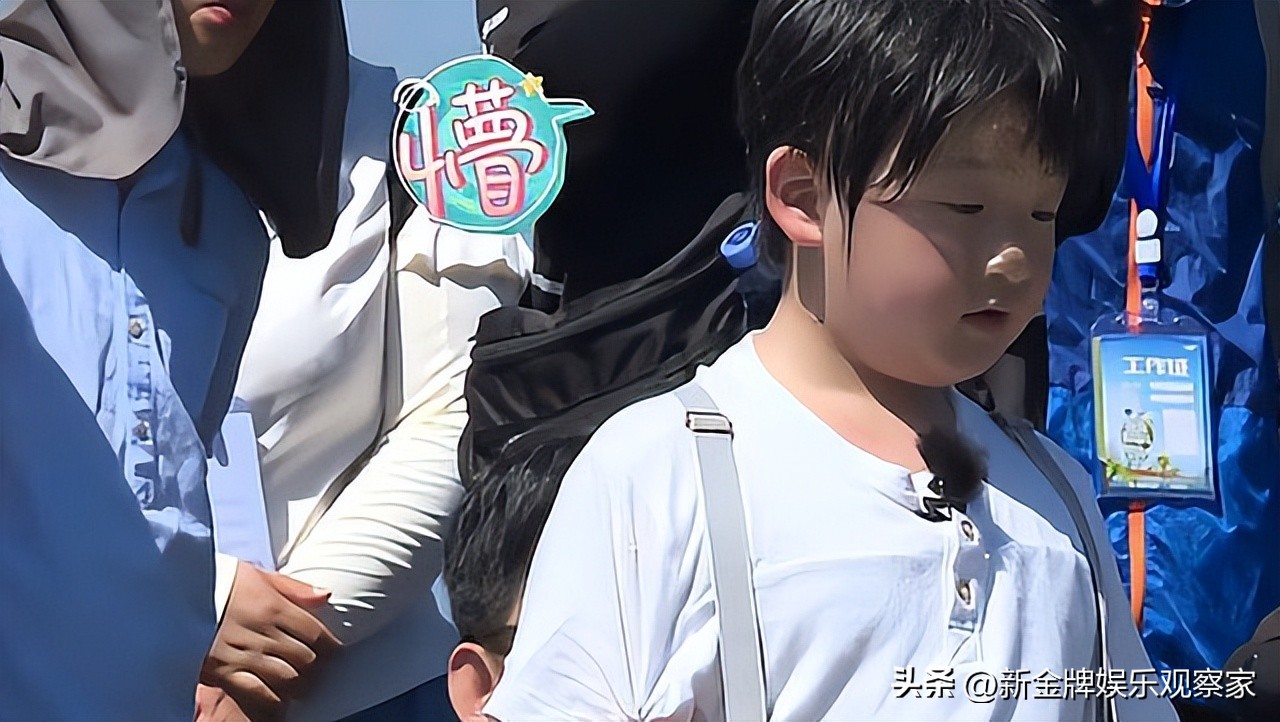 Li Rui was held around the neck by Xuanxuan at the party, Feynman ...