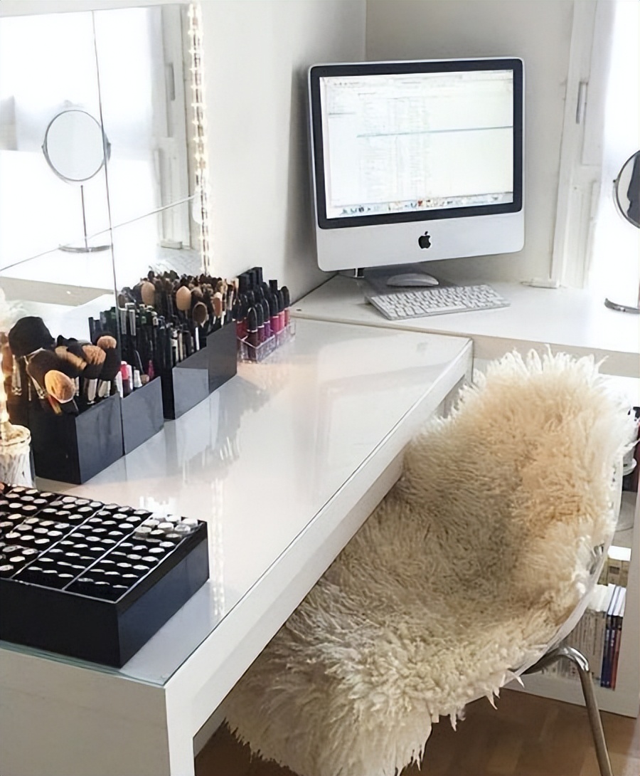 Beautiful dressing table decoration case - iNEWS