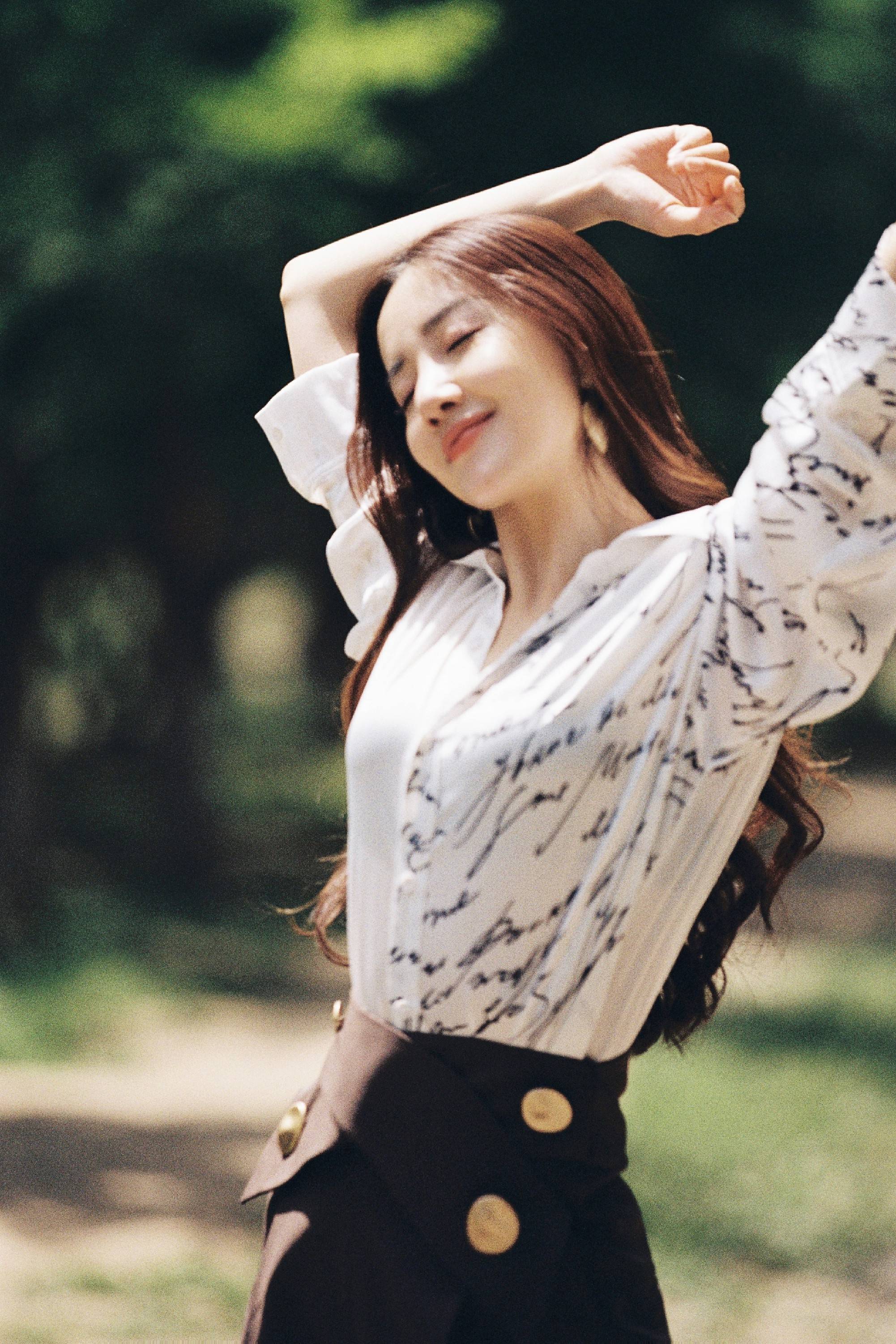 Chen Xinyu's spring outing photo was exposed, and the vitality of the ...