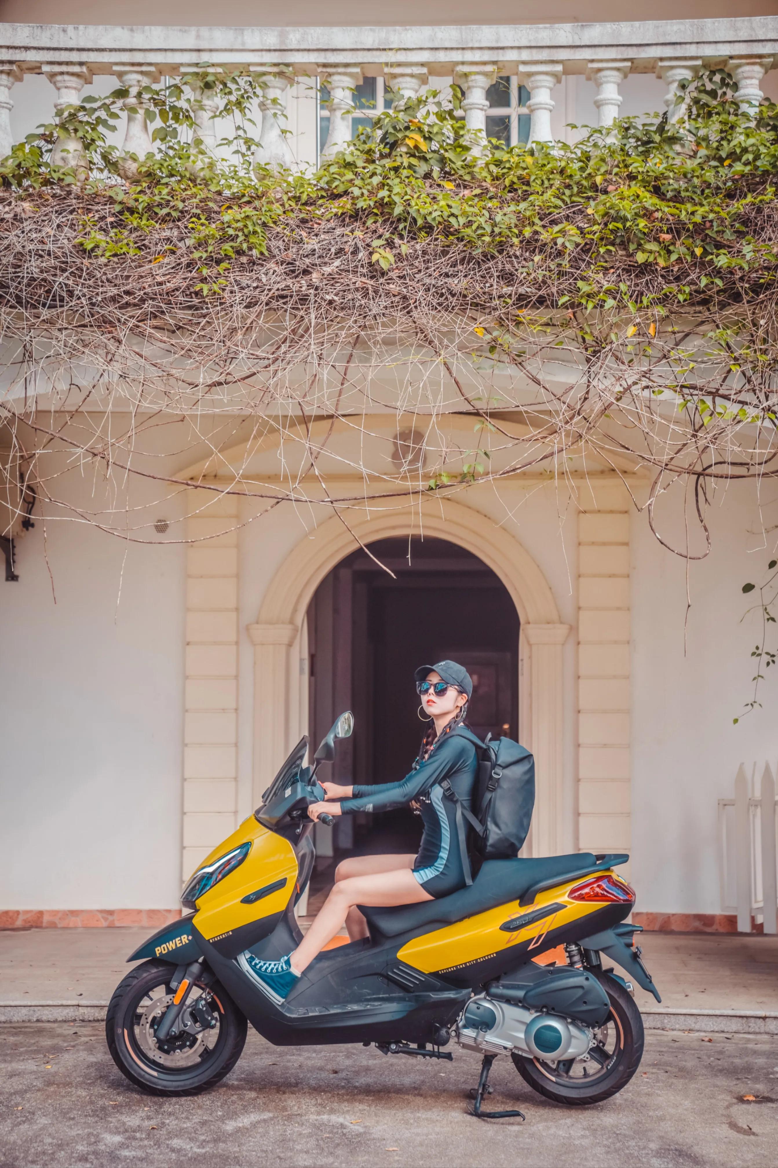 Waves, sunshine, sandy beaches, all of which are indispensable on the ...