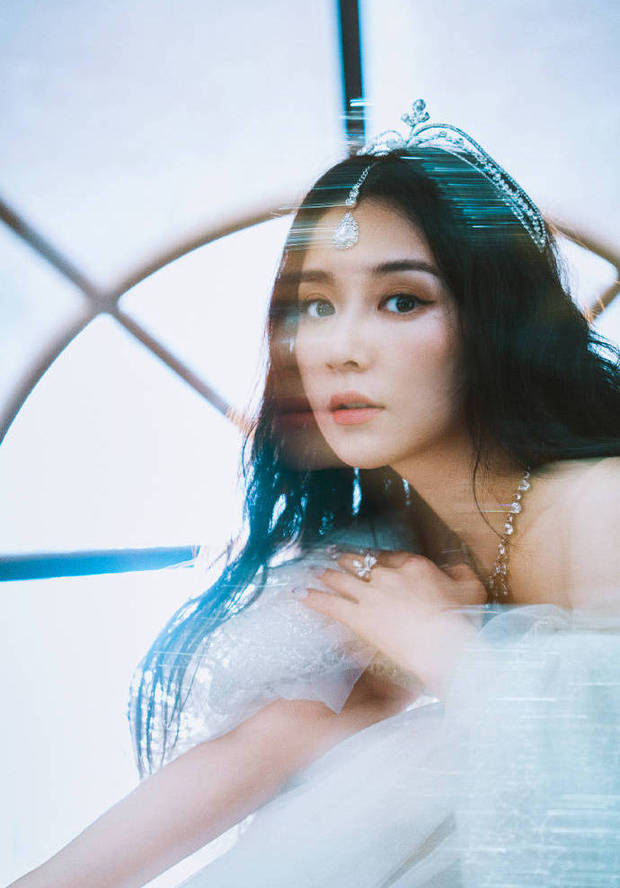 Fang Yuan's princess-style look is sweet and charming, with a white ...