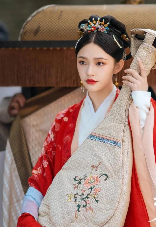 Zhang Han ran out to act as the male lead again, but the female lead is ...