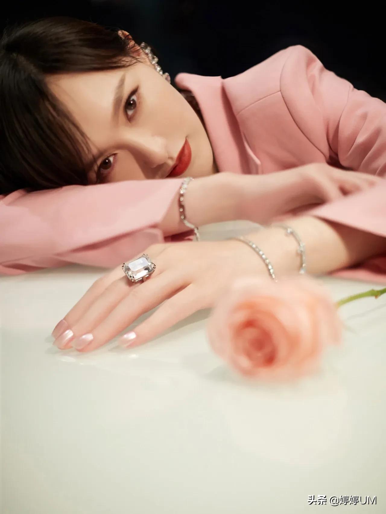 Tang Yan, beautiful, sexy and charming, with a hot body, beautiful ...