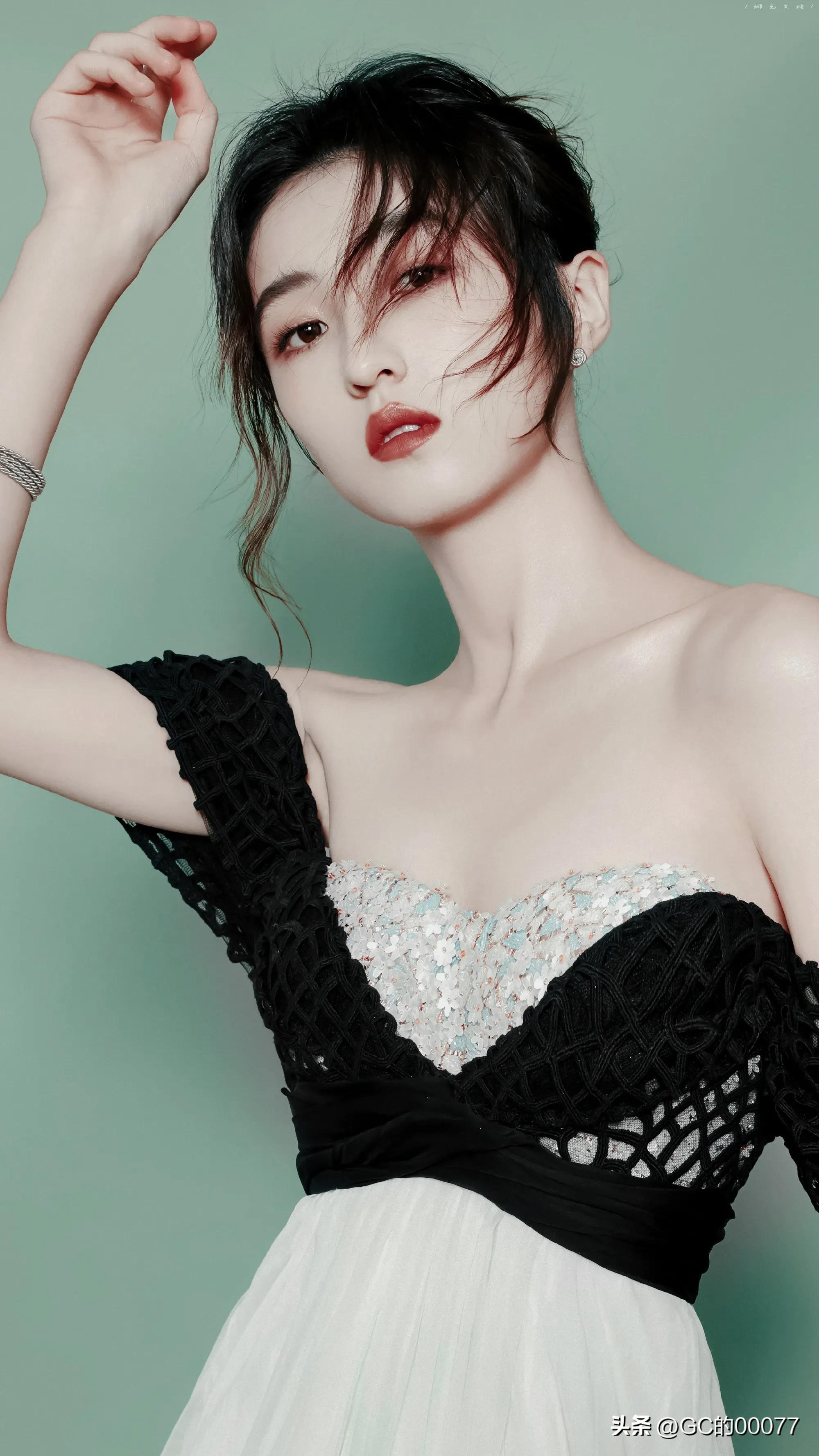 Star picture Zhang Zifeng - iNEWS