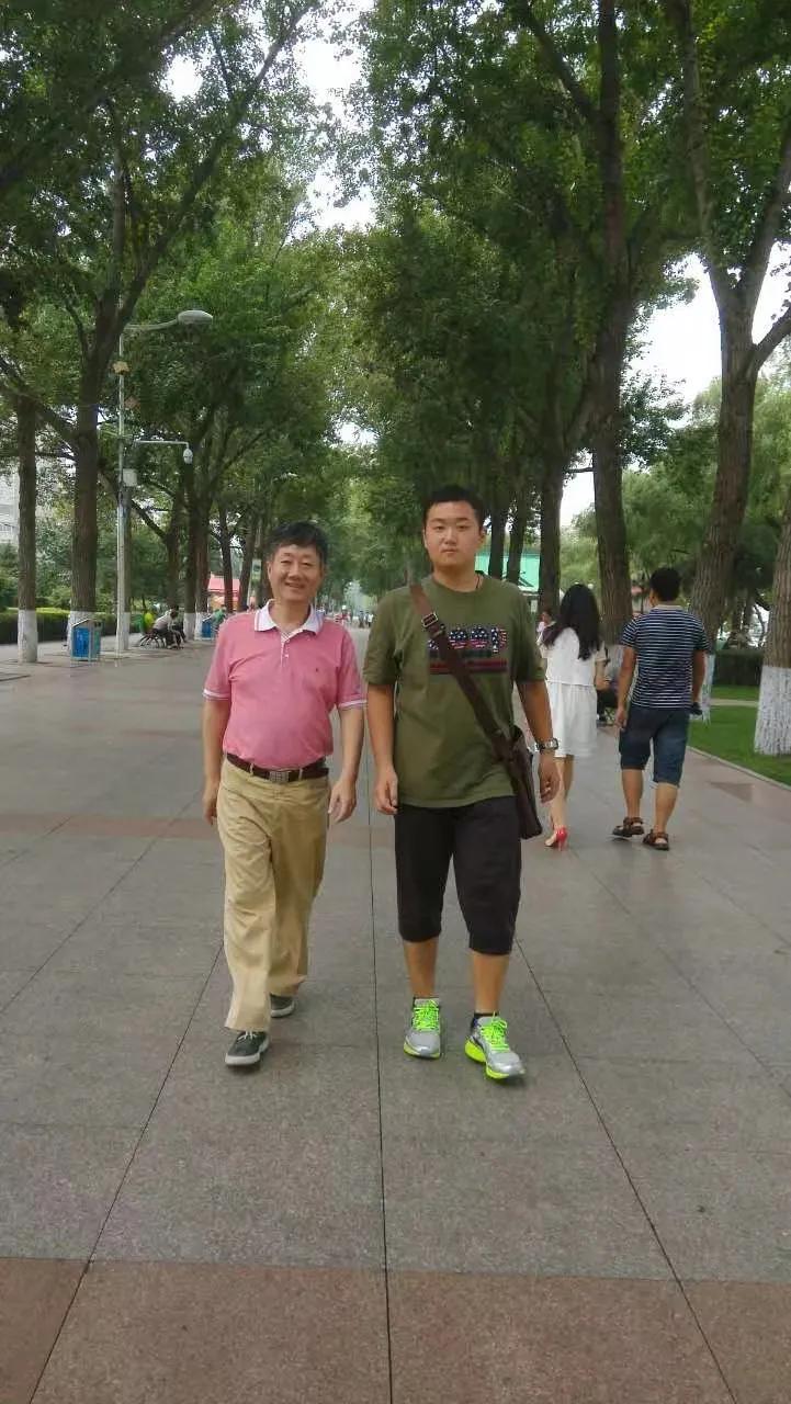 Approaching Sun Xiaopu, a painter in Huaihua, Hunan - iNEWS
