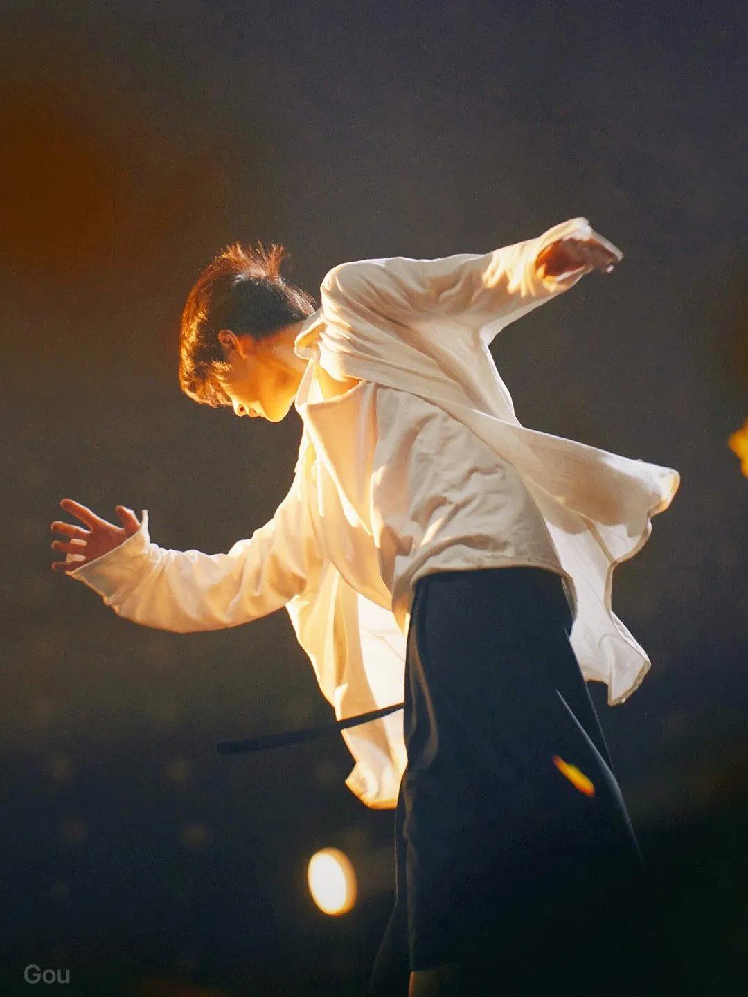 Looking back on Wang Yibo's heart-wrenching history of becoming famous ...