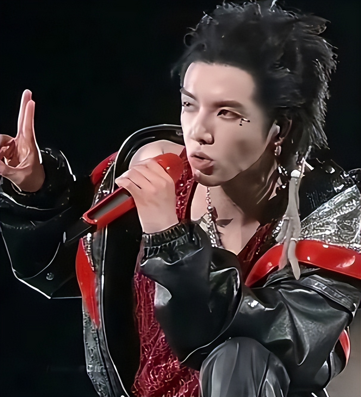 Suffering from cancer and committing suicide, these 9 singers have been ...