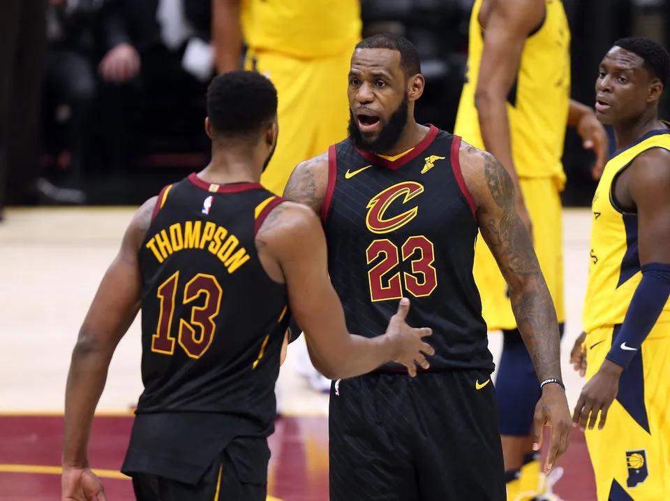 Thompson's excellent jumping and dunking ability - iNEWS