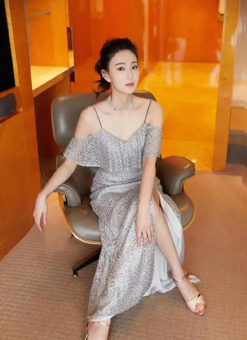 Hou Mengsha: With her outstanding acting skills and beauty, she marries ...
