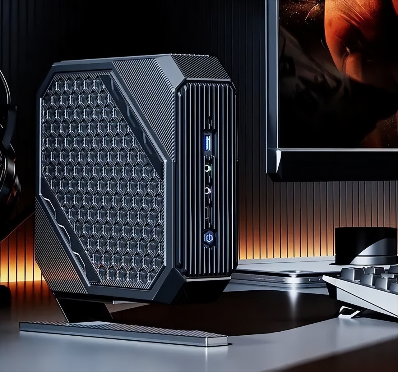 What is the performance of the mini host with built-in independent ...