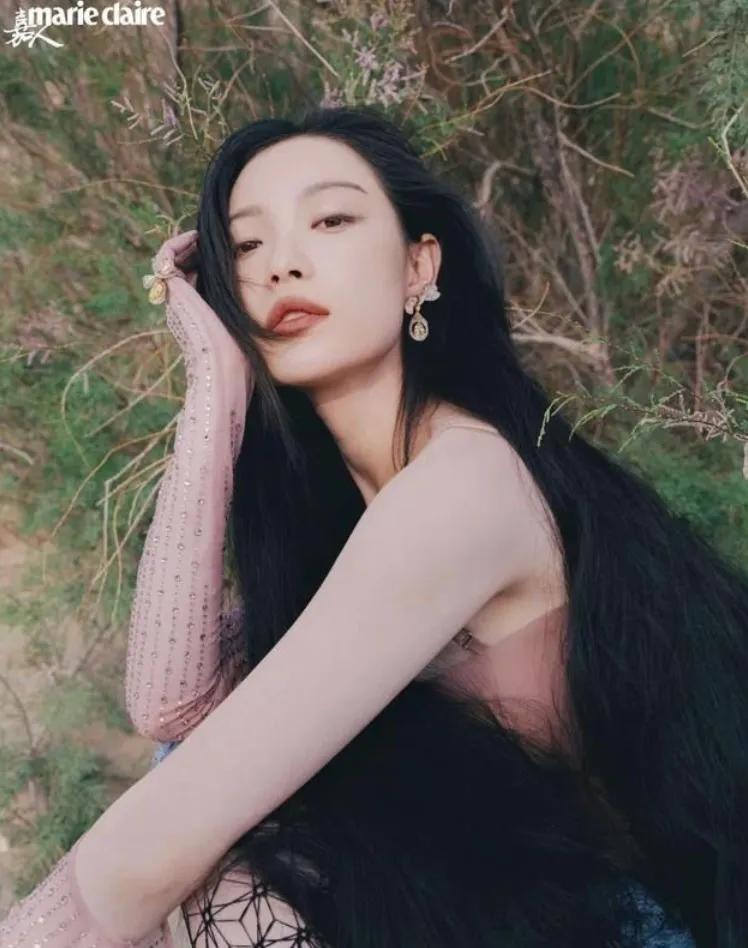 Big eyes and sharp chins have fallen out of favor!Now the "broad face ...