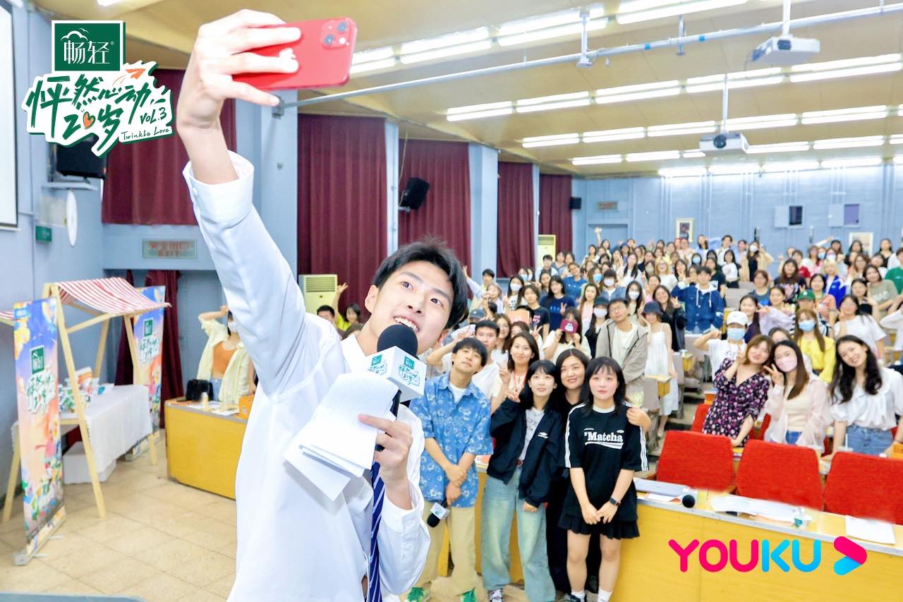 The third season of "20 Years Old" officially launched, and Shen Yueyi ...