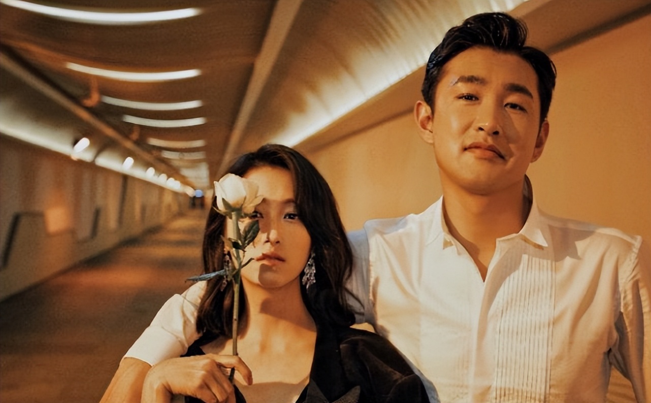 Ai Jiani posted a family photo, happy to complain that Wang Yanlin's mouth is full of daughters ...