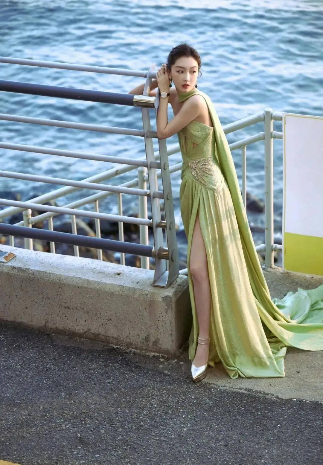 Looking back 14 years, Zhou Dongyu is already at the next level - iNEWS