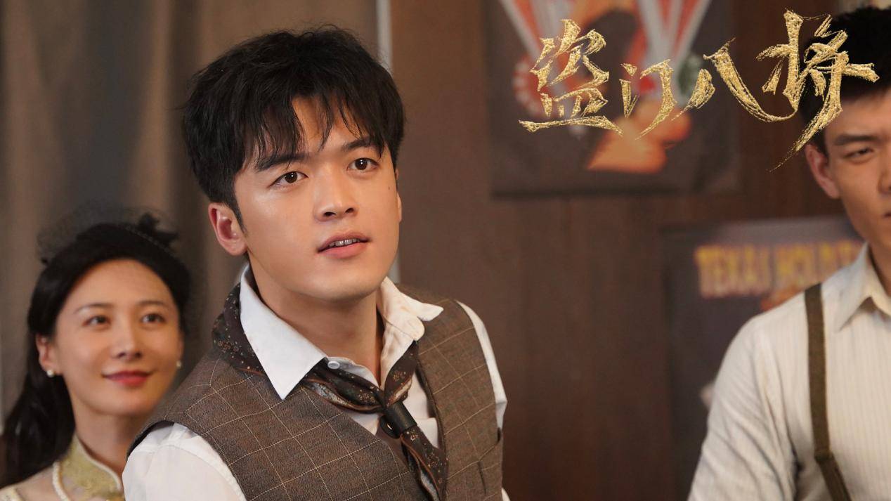 Wang Peigen's two online dramas are broadcast at the same time, playing different roles ...