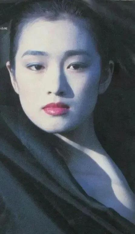 At the age of 49, she starred in a passionate drama. Whether Xu Qing is ...