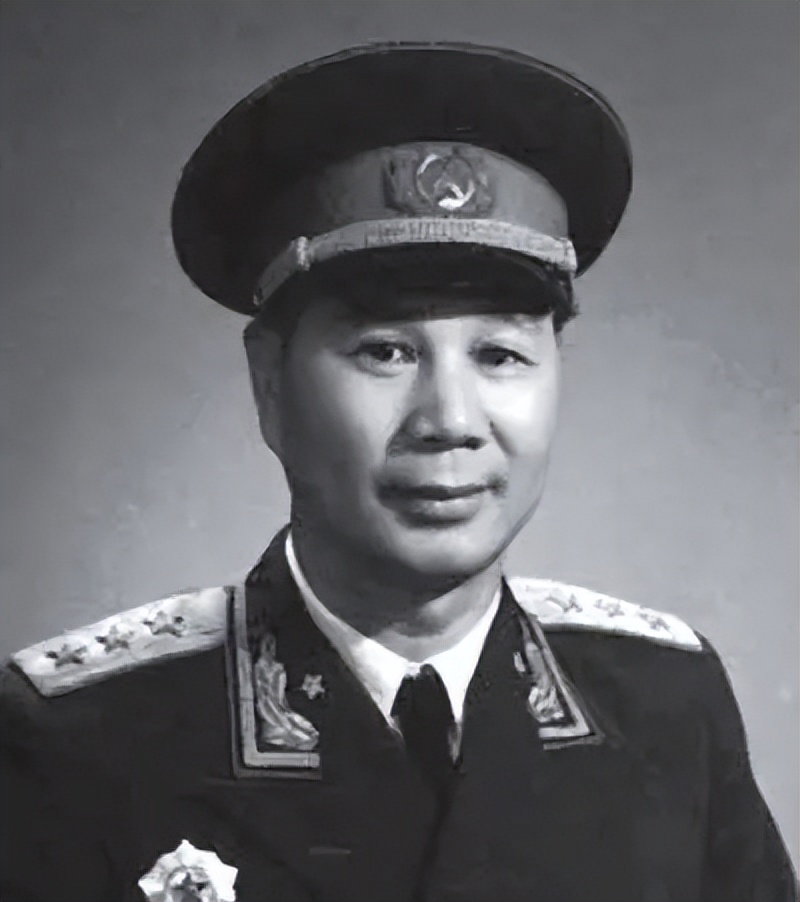 The first female major general of the Chinese armed police, her father ...