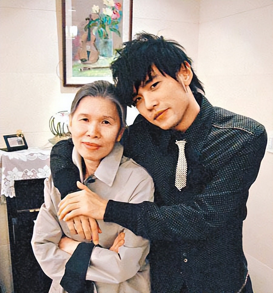Jay Chou's "living with mother after marriage" income also gave her a ...