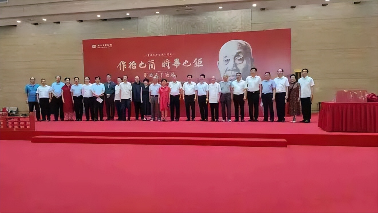 "The beginning is simple, and the end is great" - Dong Biwu's ...