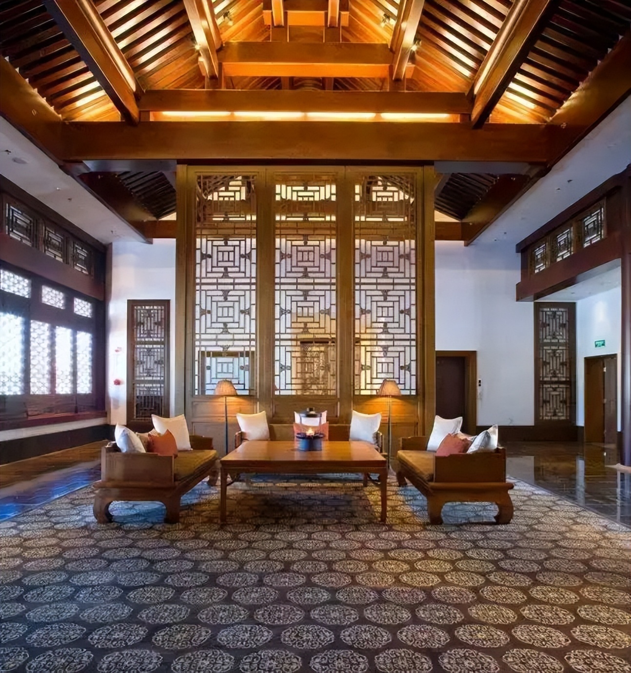 The main function of the Arhat bed is not to sleep, but to entertain ...