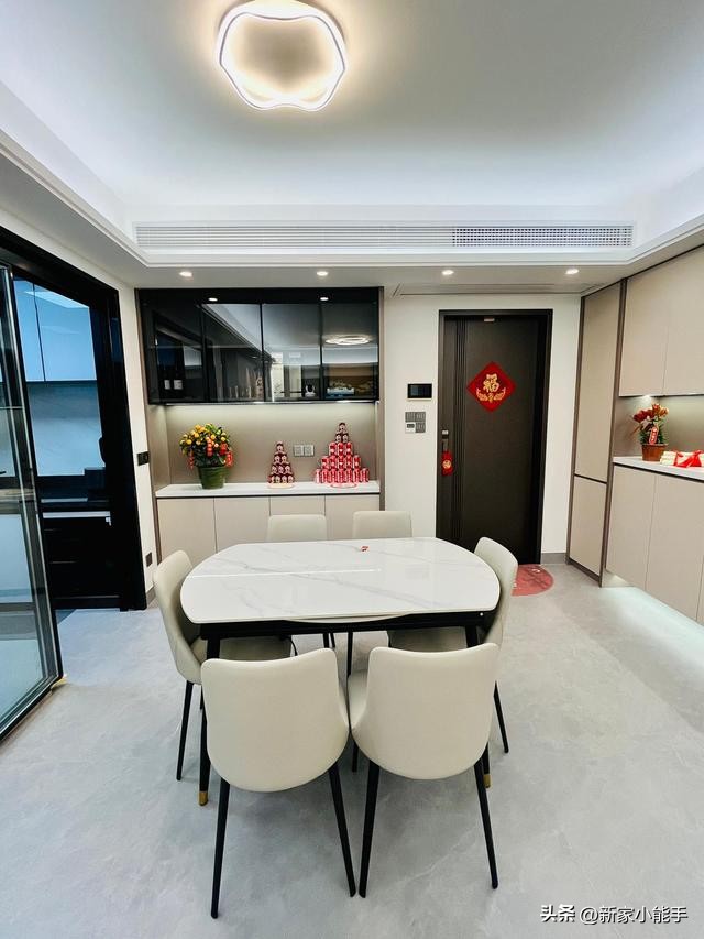 Looking at her 86-square-meter new house, the whole house has spent a ...