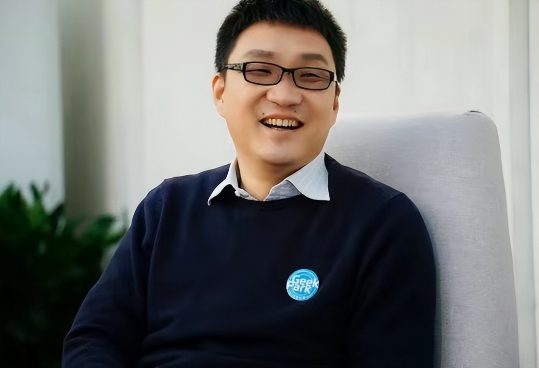 At the age of 37, Jiang Fan became Ali's partner again! He was expelled ...