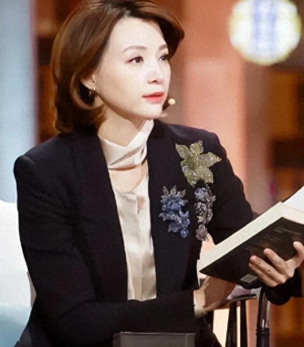 The much-anticipated return of the CCTV goddess! Dong Qing takes up the ...