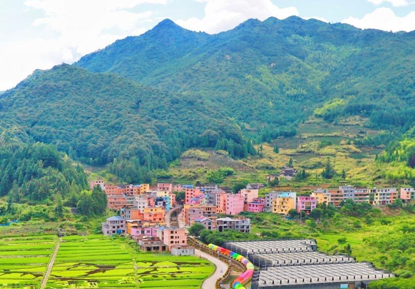 Lustful Lin Longfei: Keep 22 mistresses and hold regular banquets ...