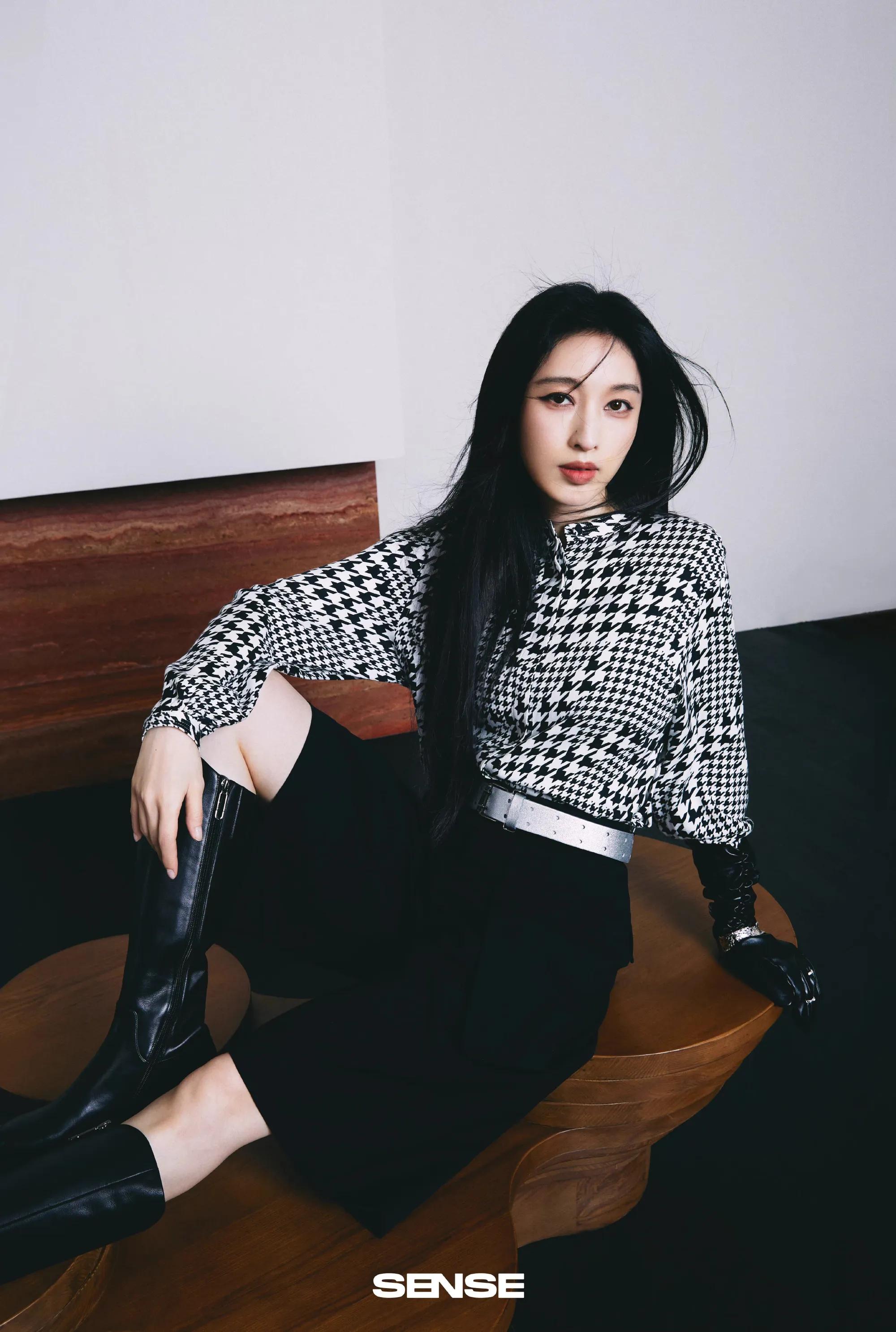 Tall Goddess - iNEWS