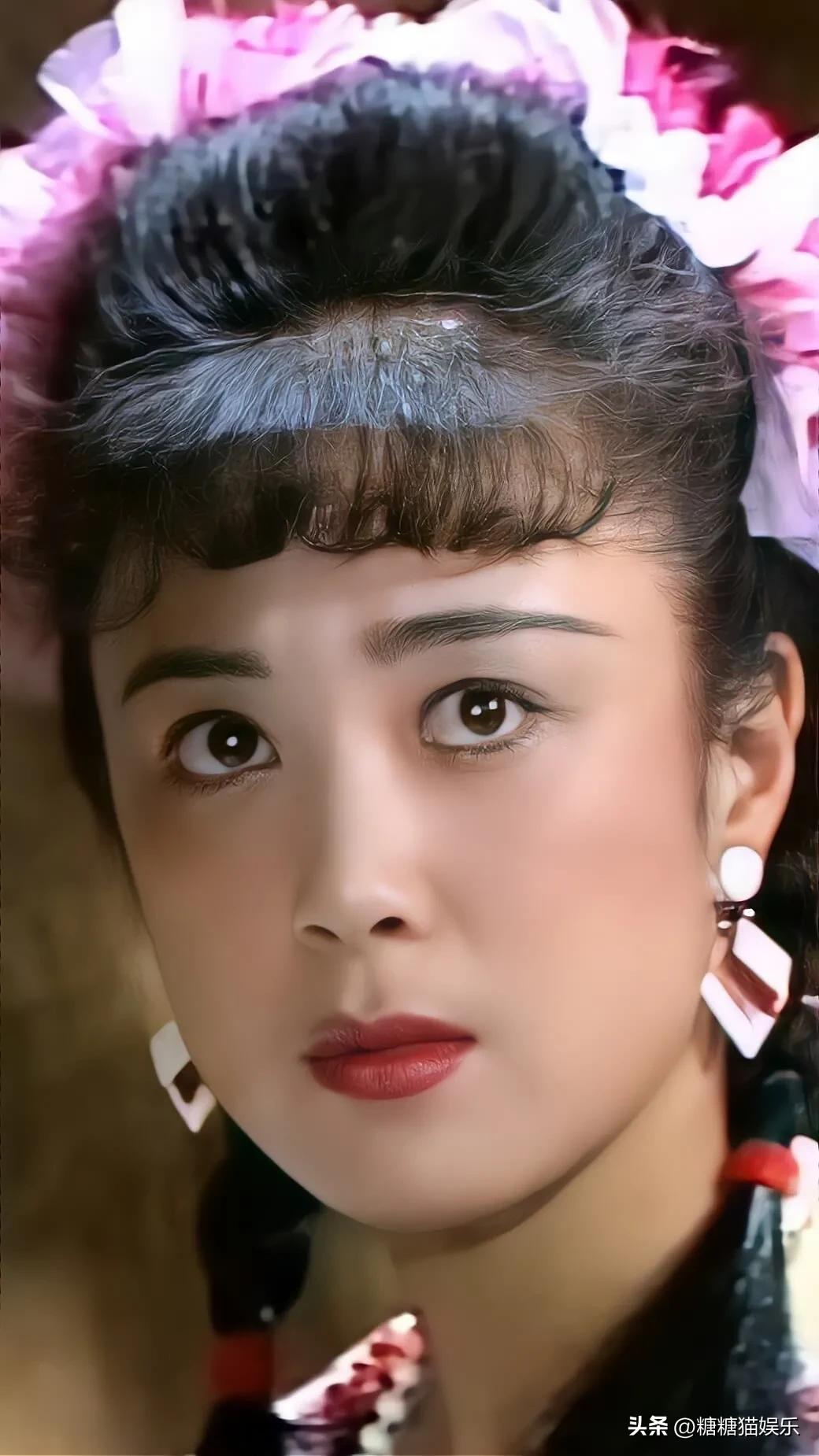 Fu Yiwei: Alluring the country and the city, beautiful as a flower - iNEWS