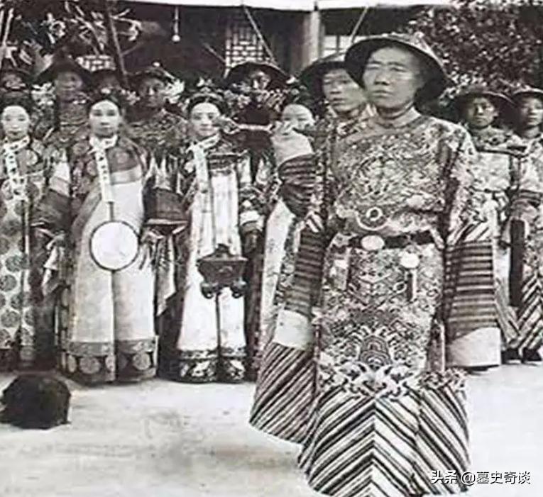 The tomb of the great eunuch Li Lianying was dug up in Beijing, and the mysterious bronze sword ...