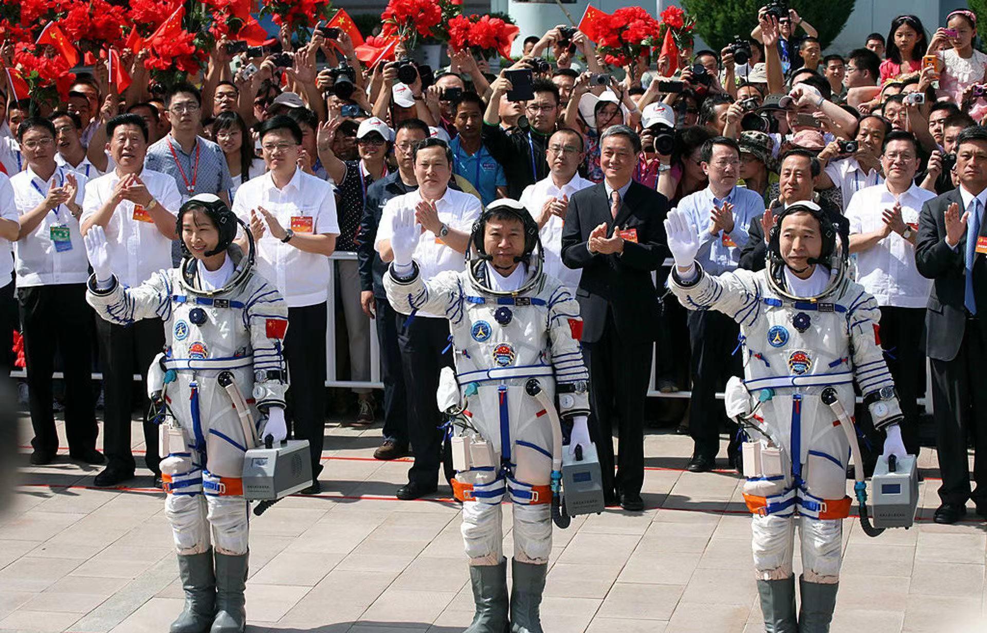 Make history! China's manned spaceflight feat! Two launches a year ...