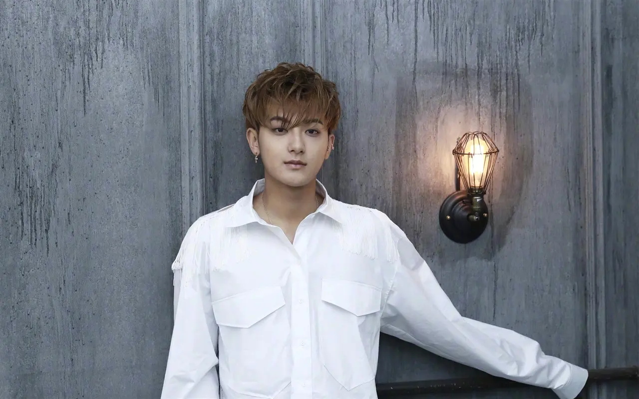 Entertainment Comments: Ren Jialun, Tang Yan, Wang Junkai, Huang Zitao, Wu Lei, Zhou Yutong - iNEWS