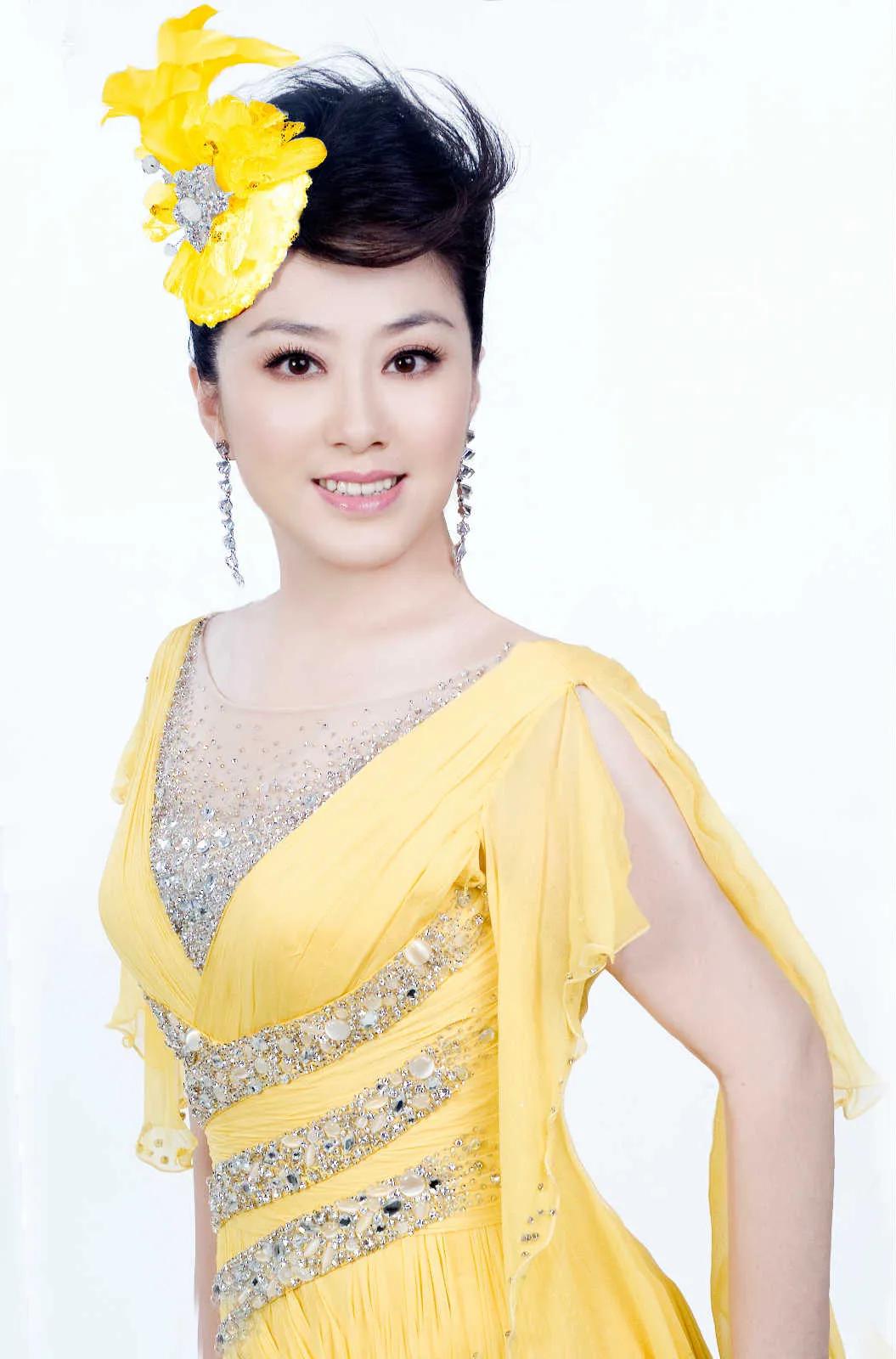 An analysis of the advantages and disadvantages of singer Wu Na's ...