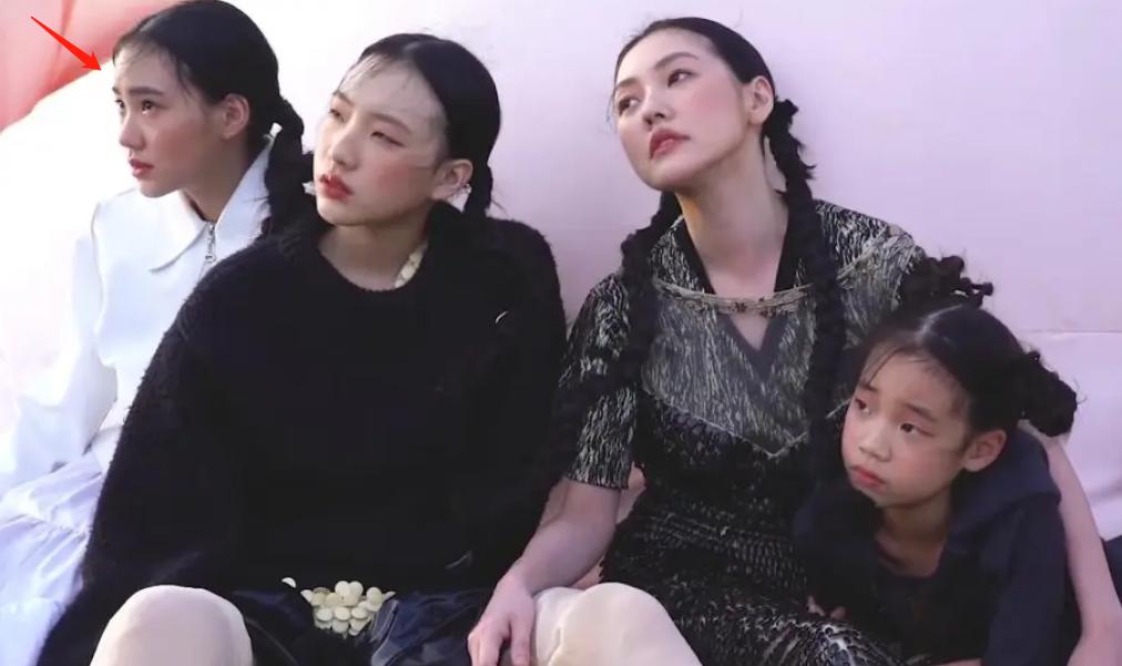Little S's 15-year-old second daughter is as beautiful as a peach!Yi ...