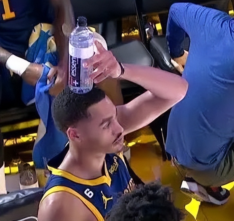 The Warriors defeated the Trail Blazers, the Tsunami Brothers ...