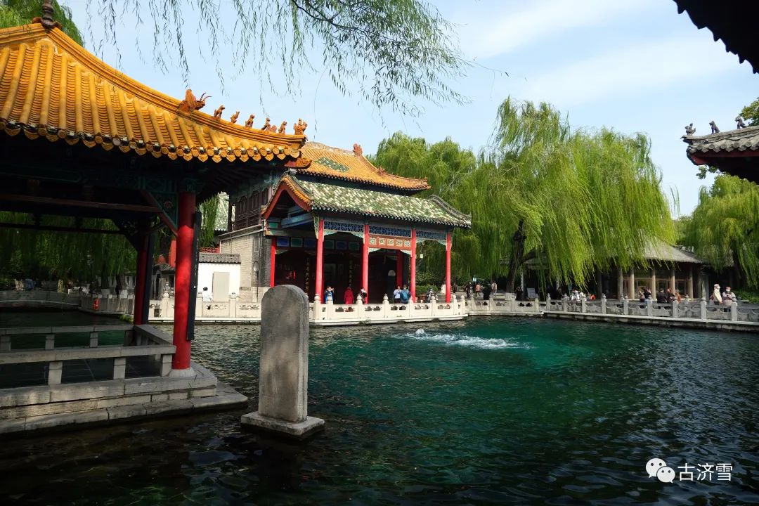 Beautiful autumn scenery of Baotu Spring - iNEWS